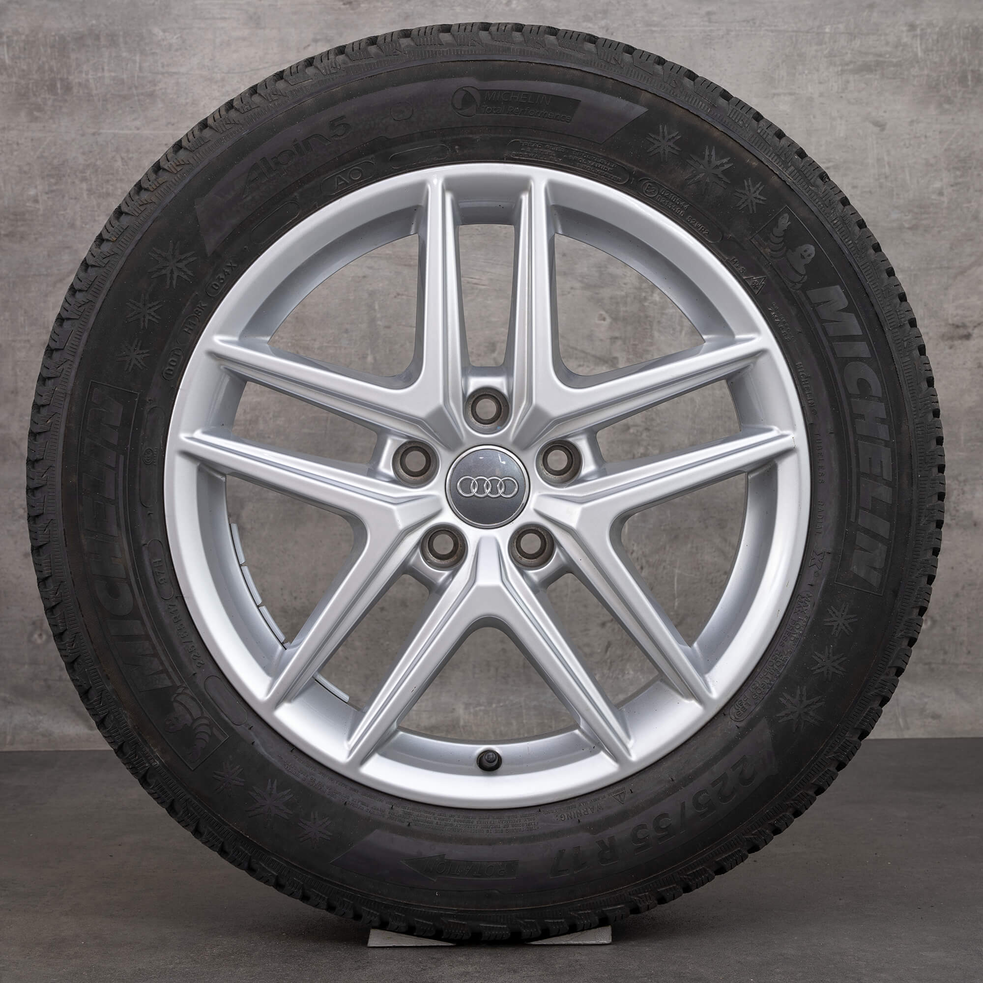 Audi 17 Zoll A4 Allroad B9 8W Felgen Winterreifen Winterräder 8W9601025D