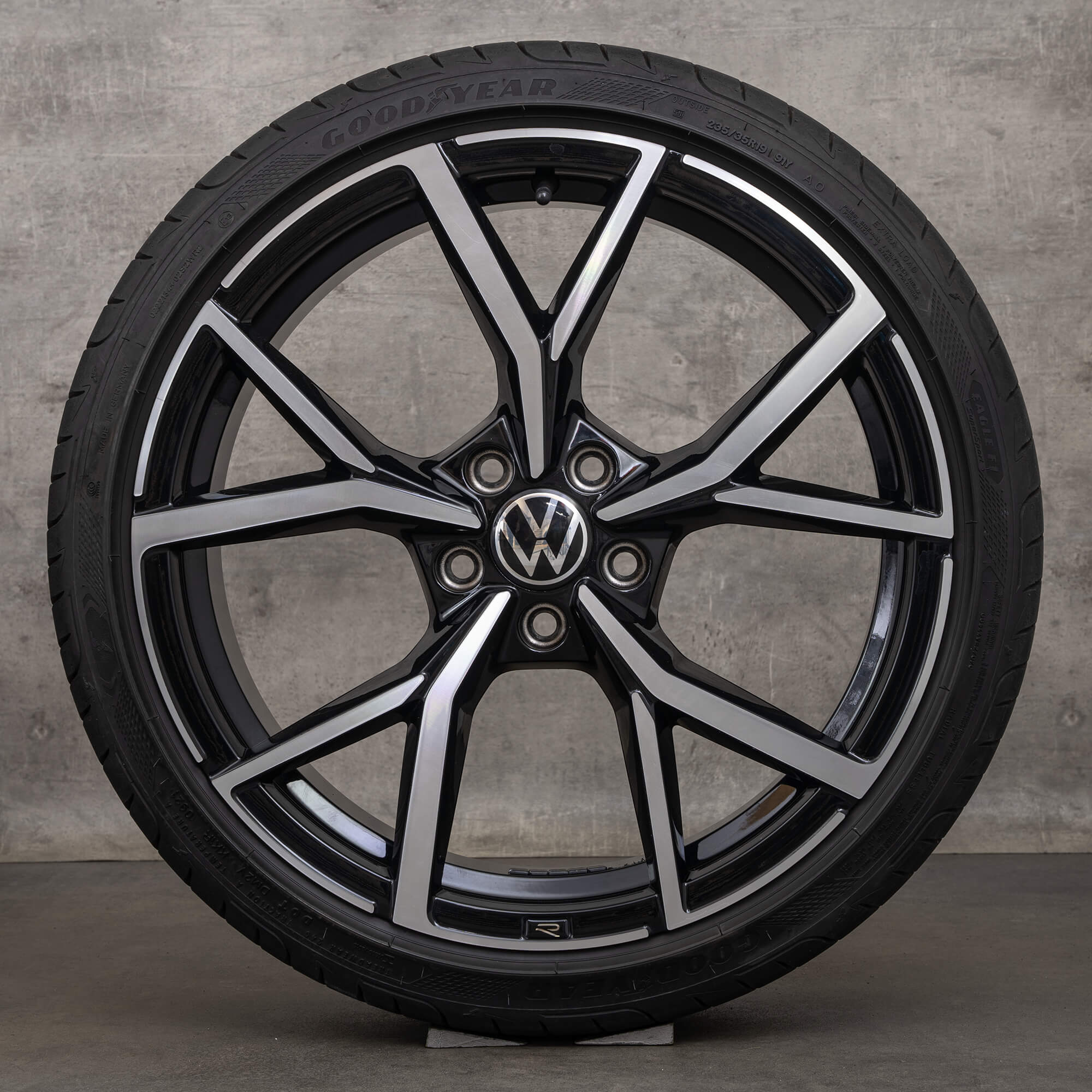 VW Golf 8 summer wheels 19 inch rims tires Estoril 5H0601025S black