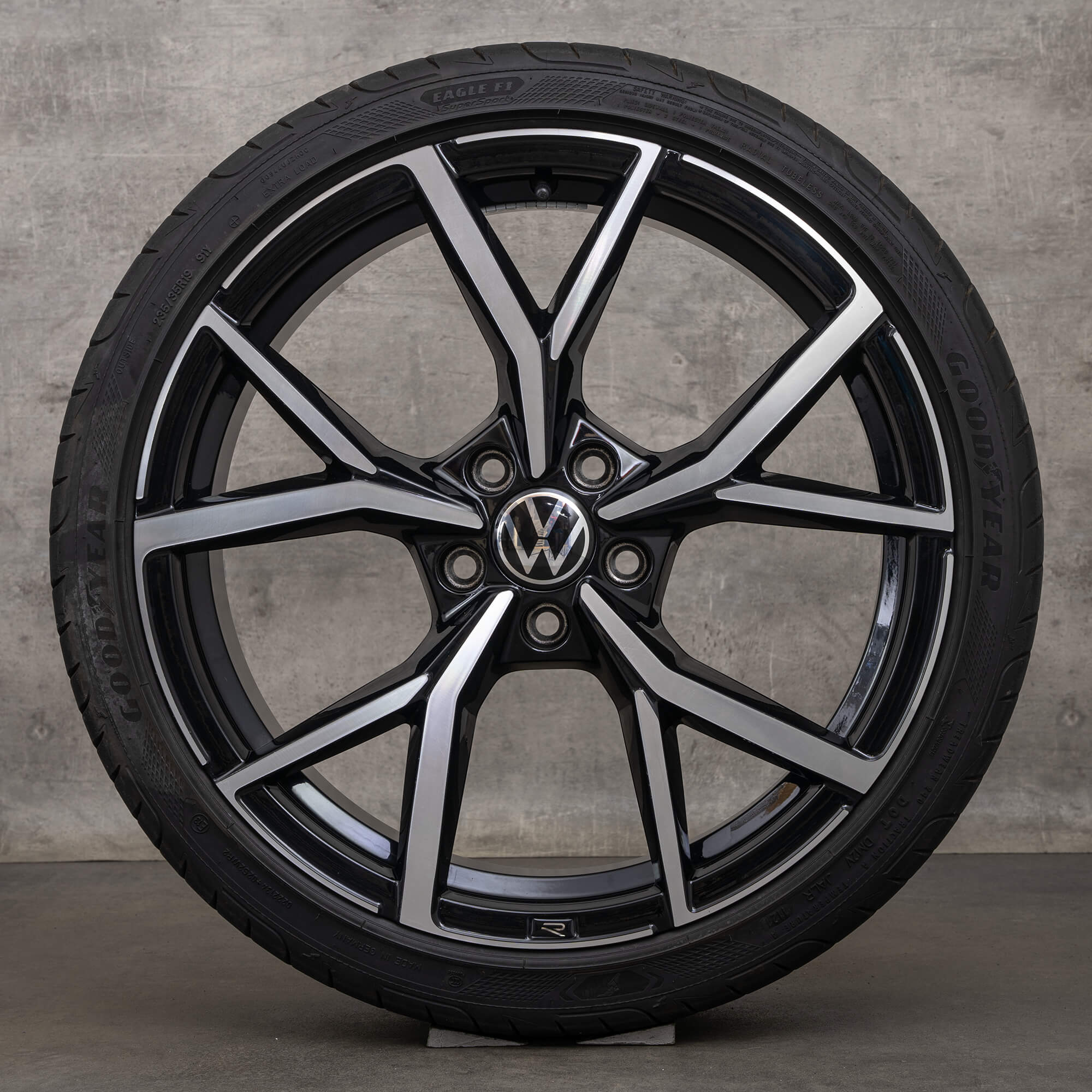 VW Golf 8 summer wheels 19 inch rims tires Estoril 5H0601025S black