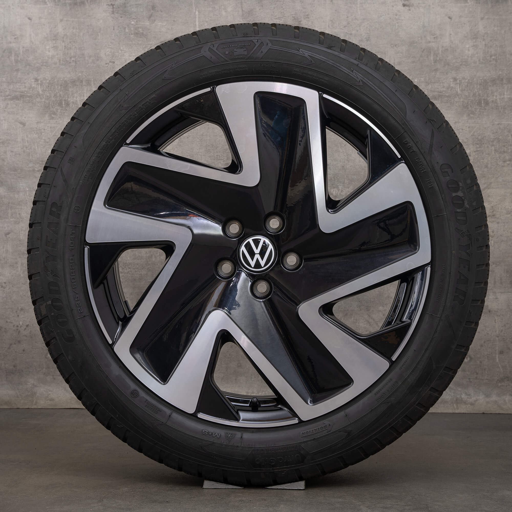 VW ID. Buzz Pro vinterhjul 20-tommers felger vinterdekk Solna ...